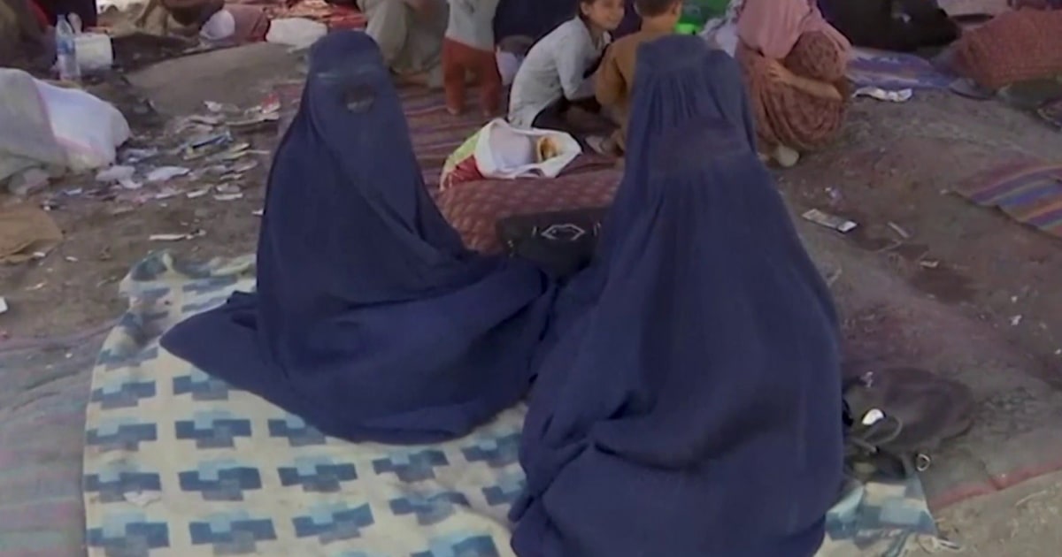 Taliban orders Afghan women to wear burqas in public