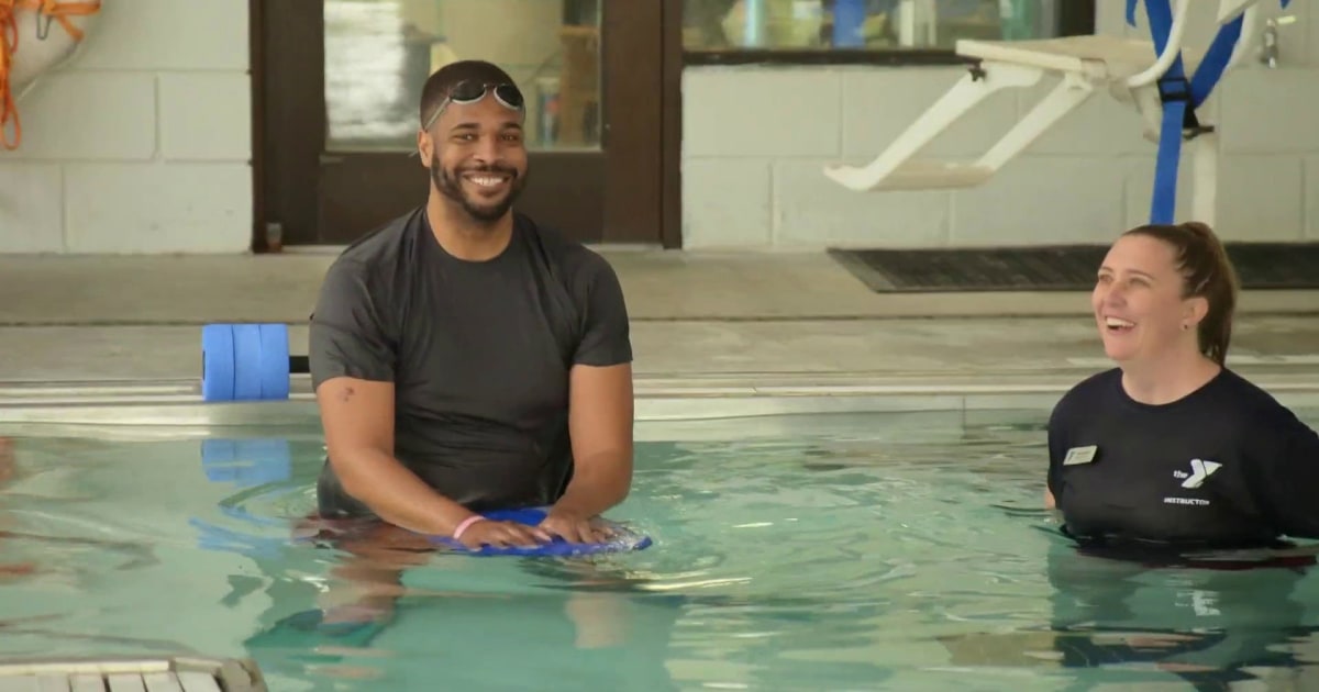 Craig Melvin’s brother learns how to swim at 36