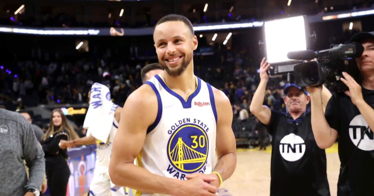 Steph Curry graduates from college 13 years after leaving for NBA