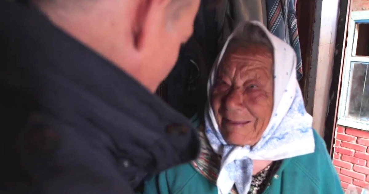 Richard Engel reunites with 88-year-old who survived Russian attacks