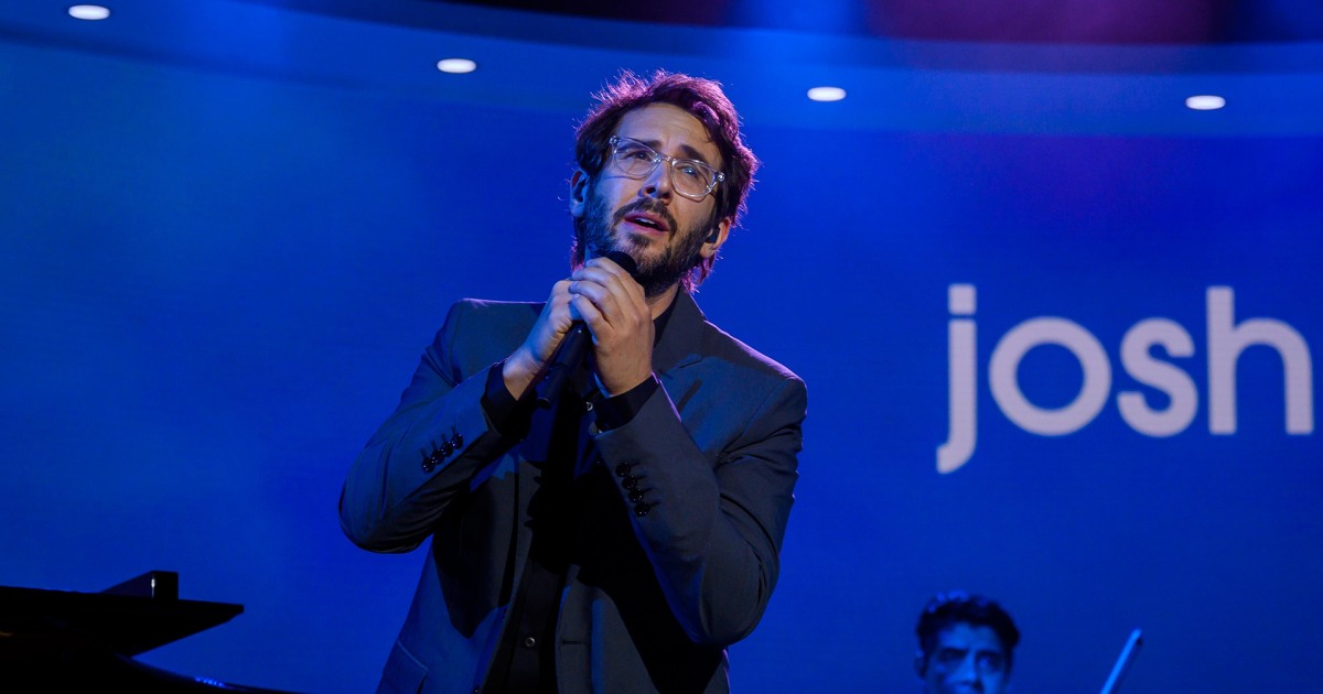 Josh Groban performs ‘She’ live on TODAY