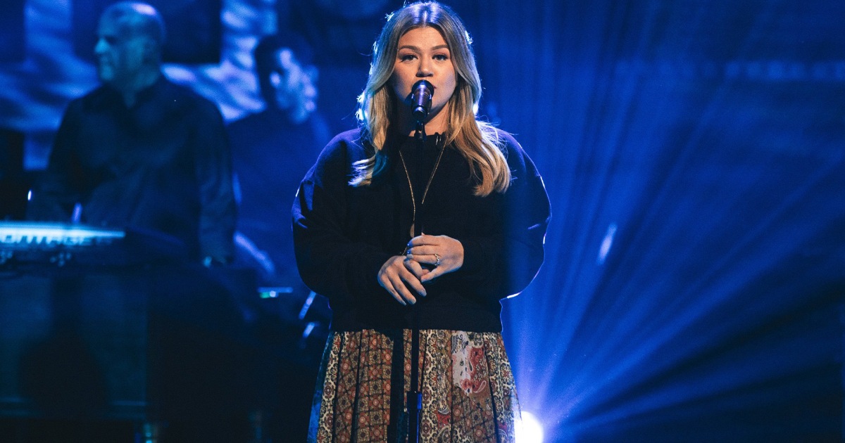 Kelly Clarkson announces next ‘Kellyoke’ EP