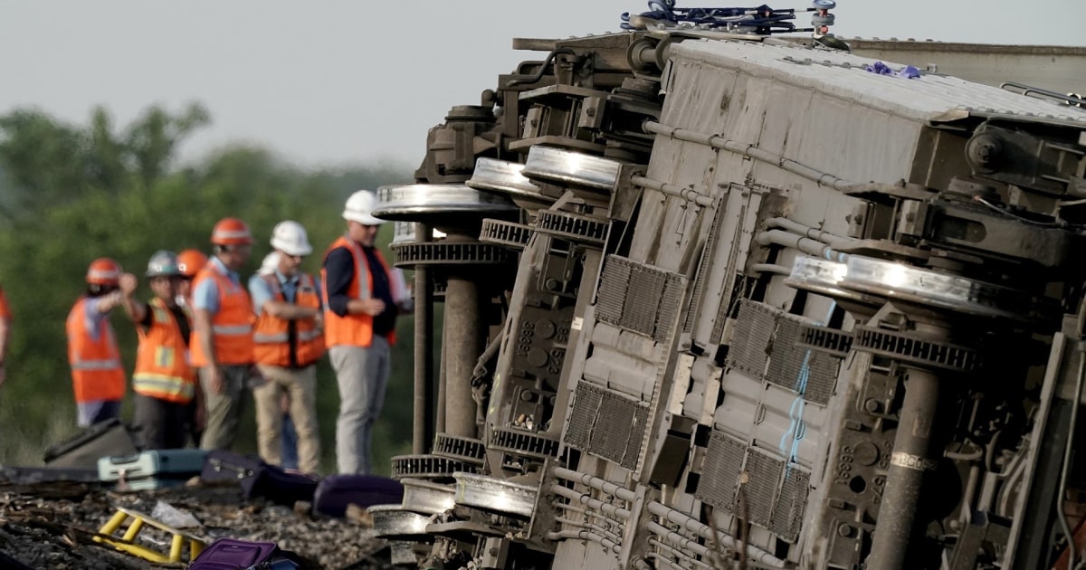 Boy Scouts hailed as heroes in derailed Amtrak train rescue