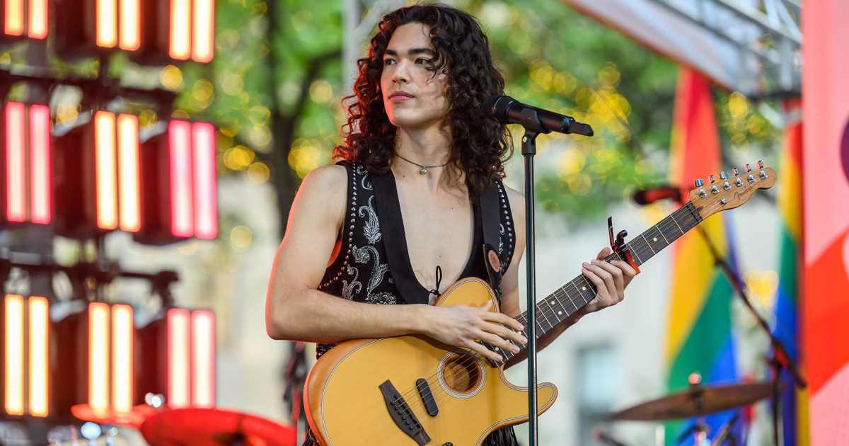 Conan Gray performs hit song ‘Heather’ live on TODAY