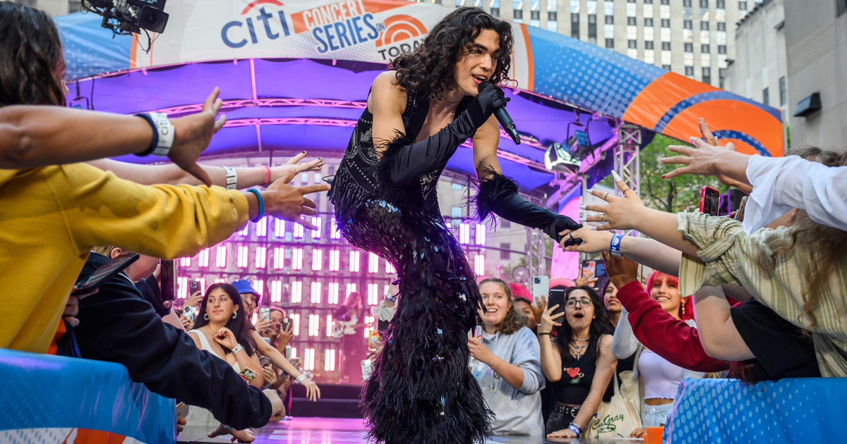 Conan Gray performs ‘Memories’ live on TODAY