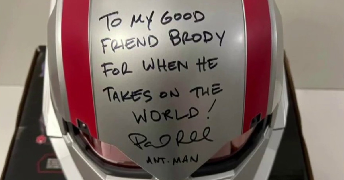 Paul Rudd surprises boy whose classmates wouldn't sign yearbook