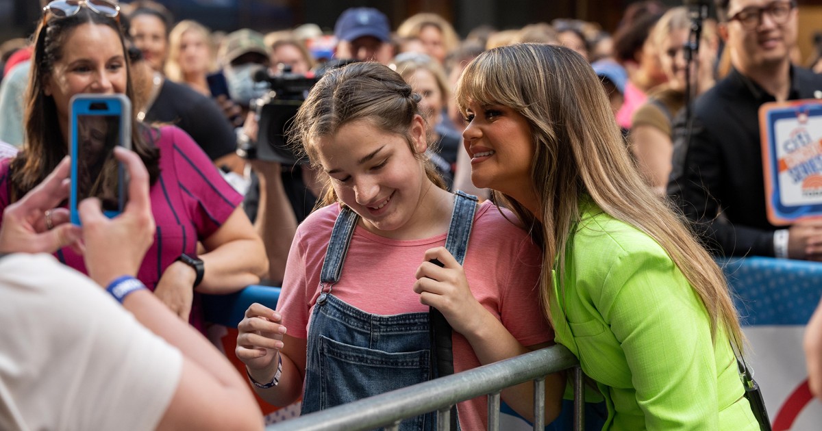 See the sweet moment Maren Morris meets a fan who is blind