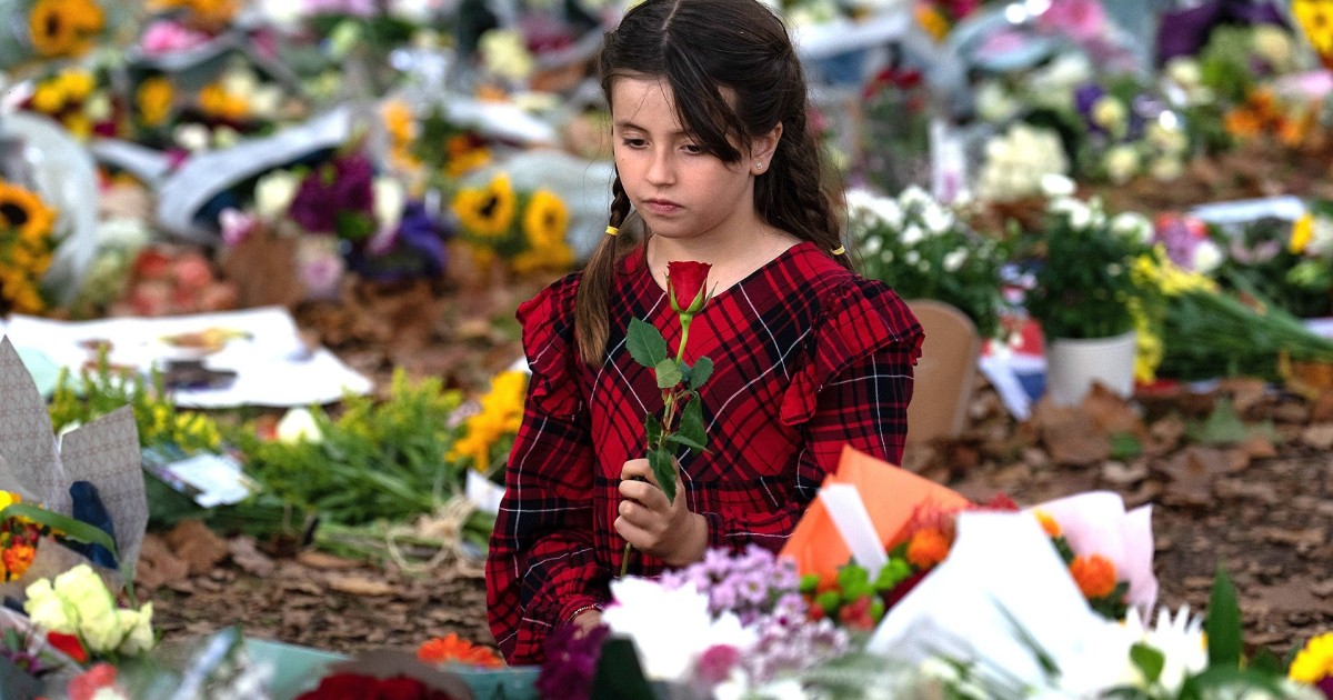 UK mourns queen's passing: London is 'so silent and so respectful'