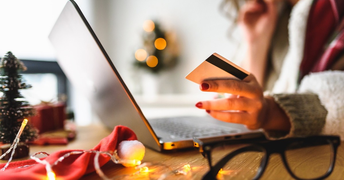 Countdown to Christmas: How to shop while staying within budget