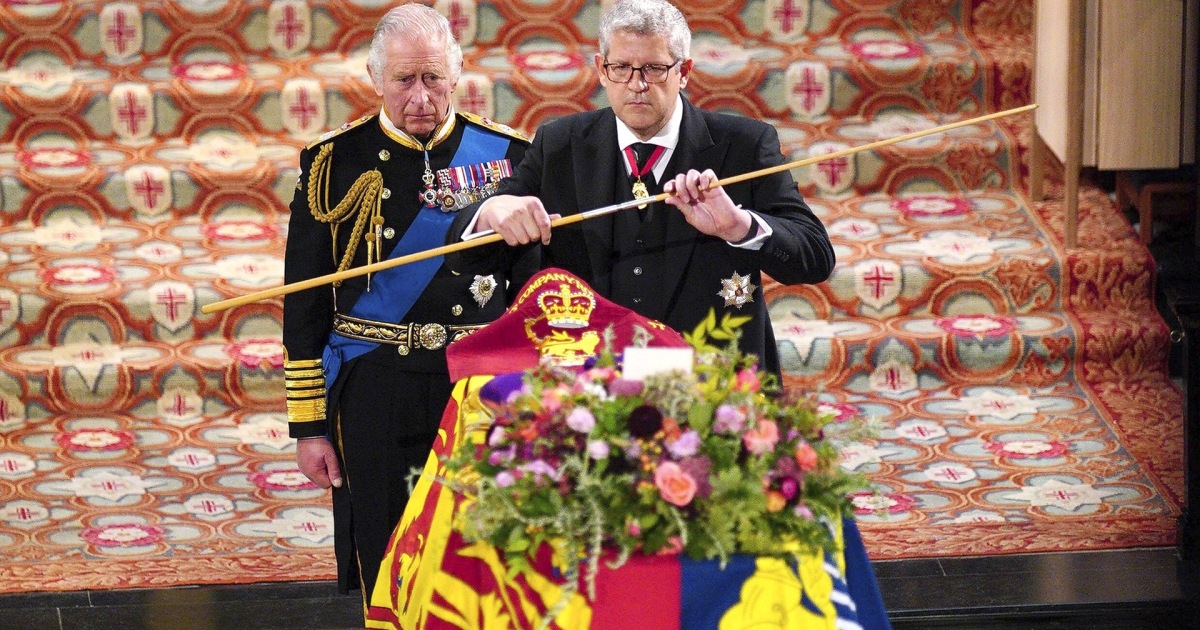 queen scepter broken