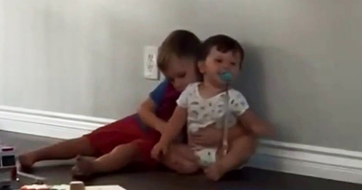 Watch baby brother adorably join sibling in time-out space