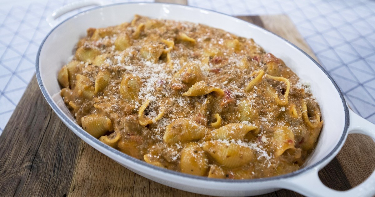 Easy, cheesy hamburger pasta: Get the recipe!