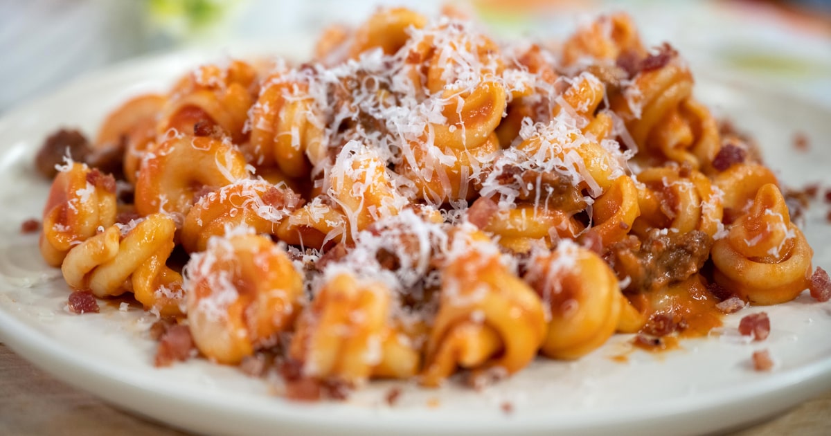 Giada De Laurentiis shares her simple recipe for pasta zozzona