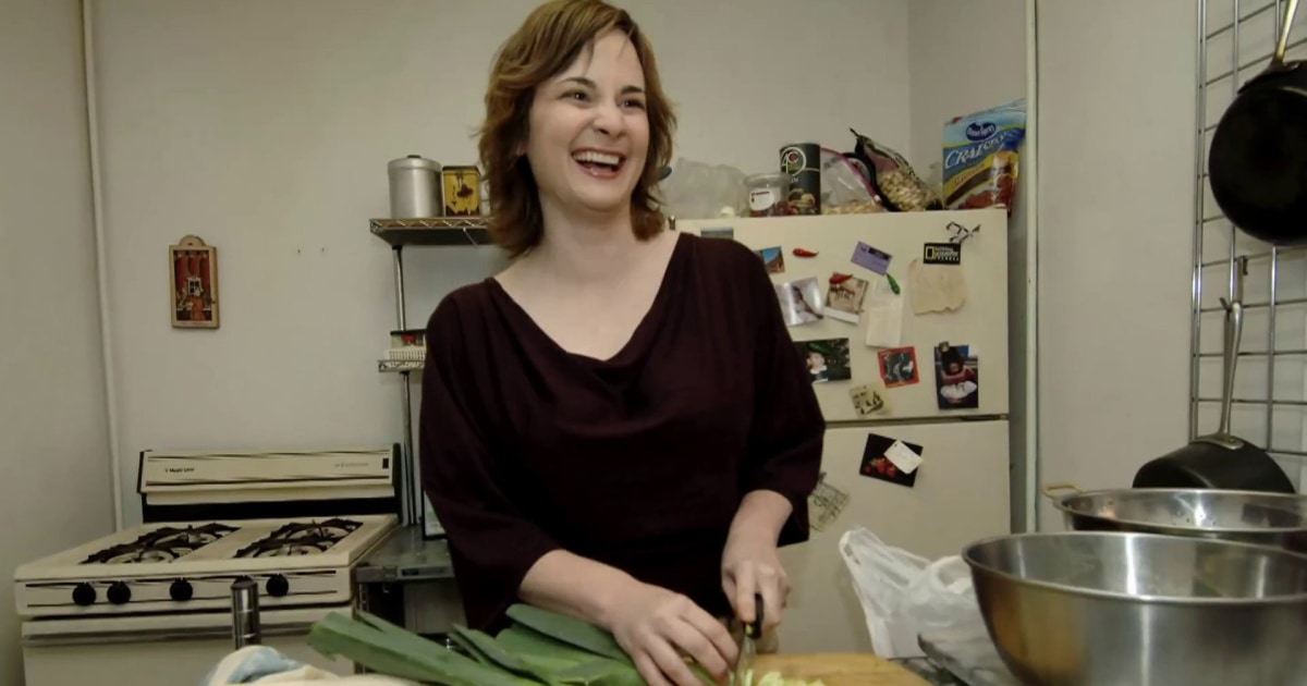 Julie Powell, writer known for ‘Julie and Julia,’ dies at 49