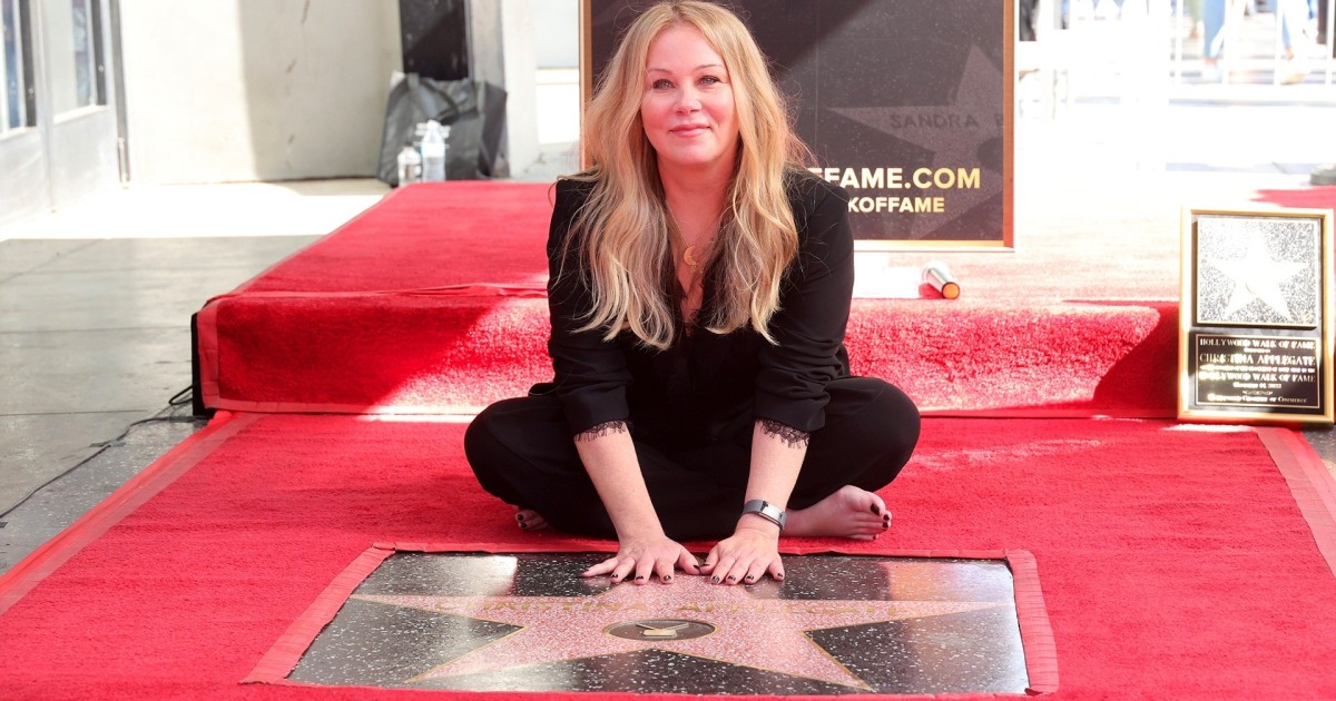 Christina Applegate makes first appearance since MS diagnosis