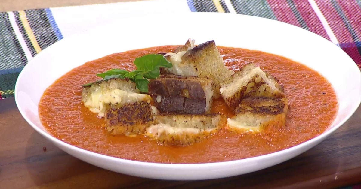 Dunk these grilled cheese croutons into tomato soup for lunch