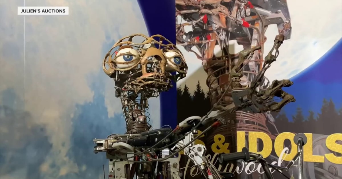 ET model from Spielberg’s classic movie sells for $2.5 million