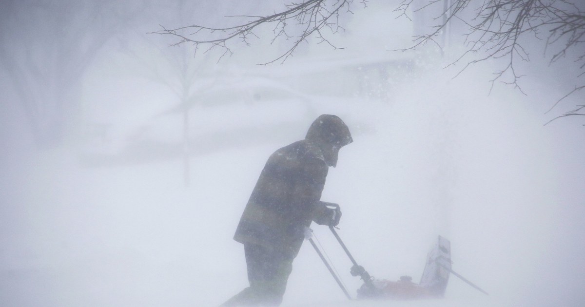 Holiday storm causes mass power outages, travel delays Holiday storm causes mass power outages, travel delays