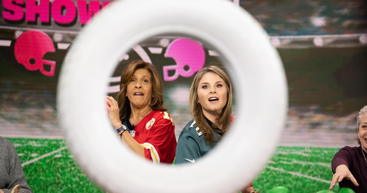 TODAY fans compete for prizes in a Touchdown Showdown