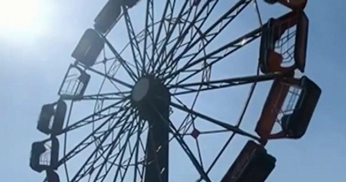 Florida Ferris wheel malfunctions, leaving riders stuck for hours