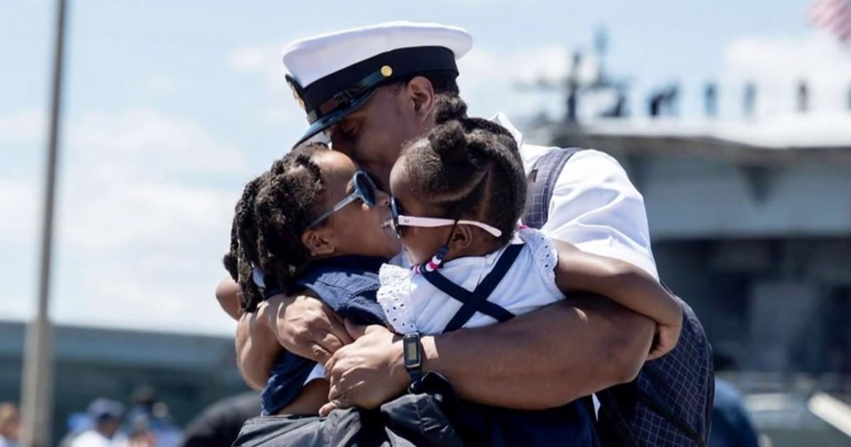 See sailors aboard USS George H.W. Bush reunite with families