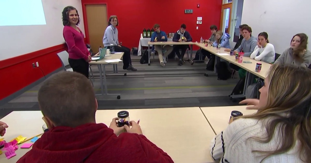 High school class teaches students how to find happiness