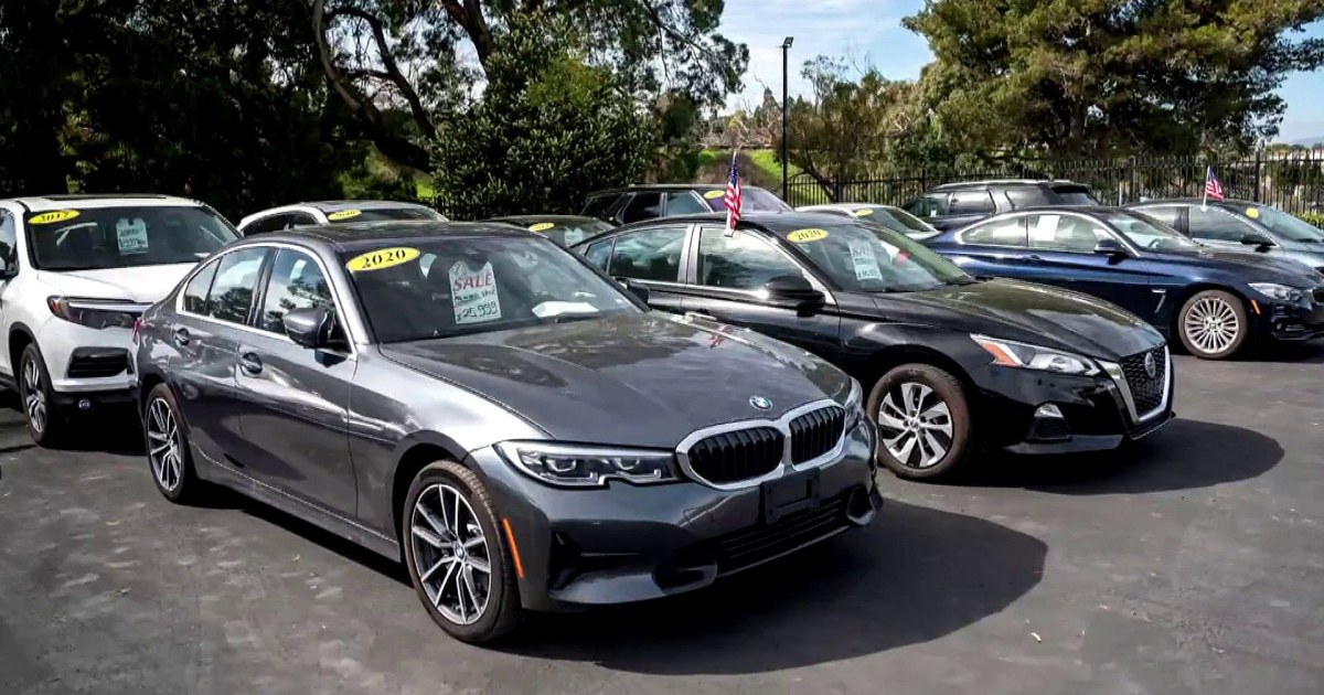 Americans are holding onto cars longer as vehicle prices soar