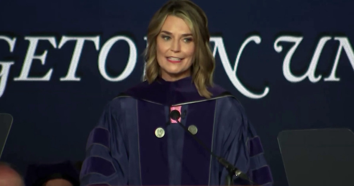 Savannah Guthrie reunites with friends before commencement