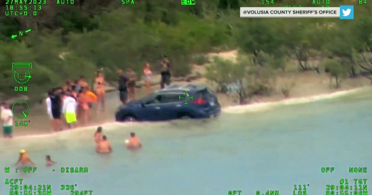 Suspected drunk driver speeds down busy Florida beach