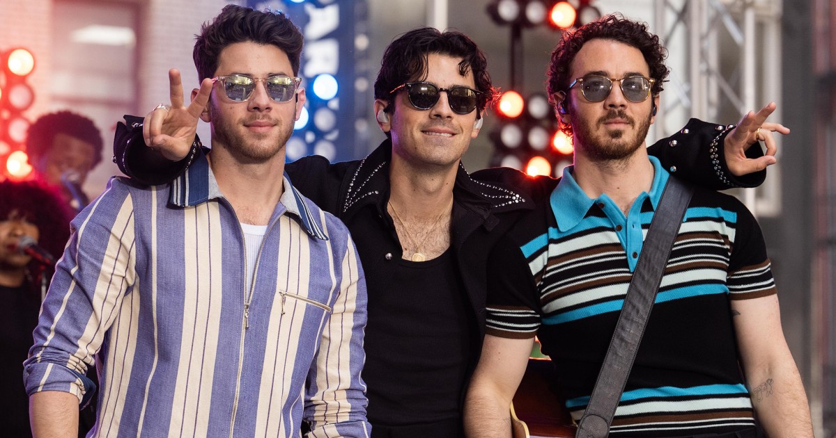 Jonas Brothers perform ‘Leave Before You Love Me’ on TODAY