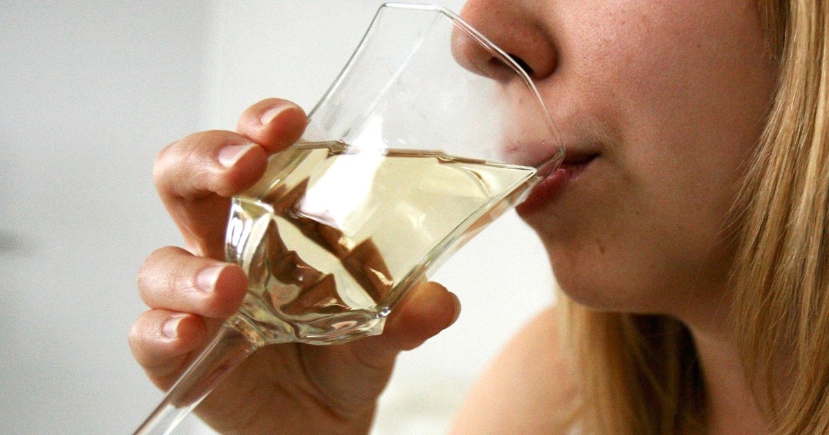 Moderate alcohol consumption could help heart health, study finds