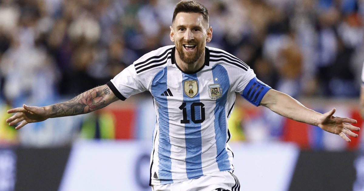 Lionel Messi officially signs with Inter Miami