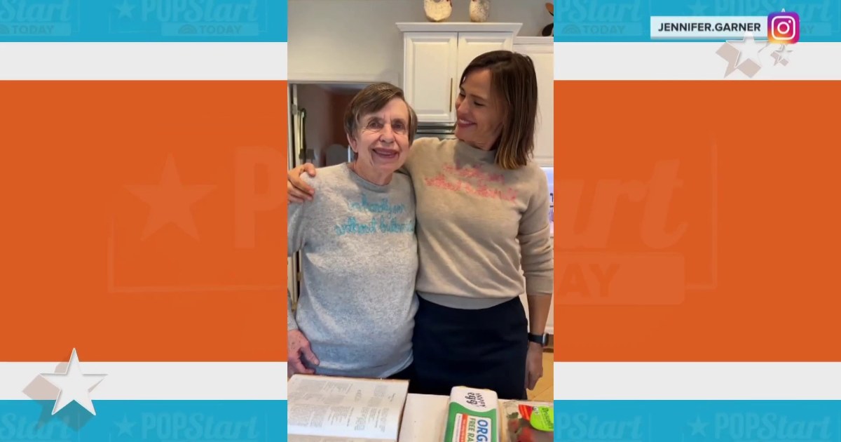 Jennifer Garner's mom joins her on 'Pretend Cooking Show'