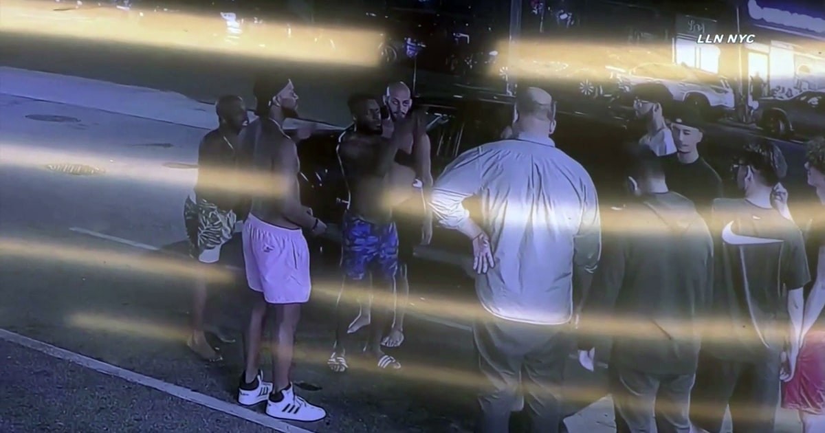 Police Search For Teenage Suspect In Fatal Brooklyn Stabbing