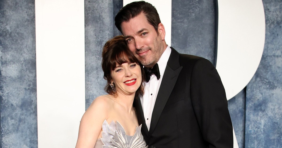 Zooey Deschanel and Jonathan Scott are engaged