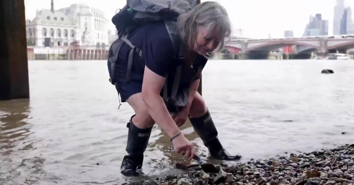 How ‘mudlarkers’ are digging up history in London