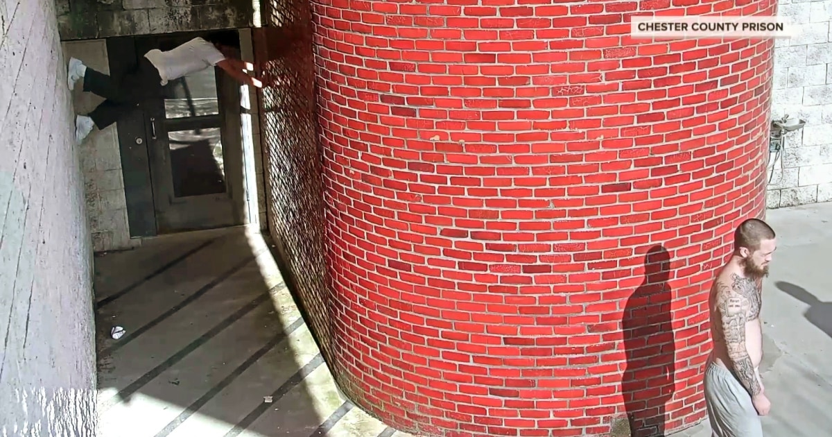 Danelo Cavalcante scaled wall to escape prison, video shows Danelo Cavalcante scaled wall to escape prison, video shows