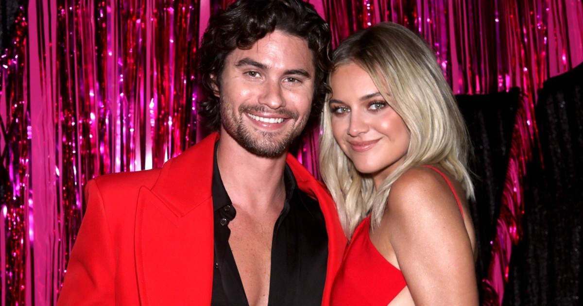 Kelsea Ballerini shares screen shot of first DMs with Chase Stokes