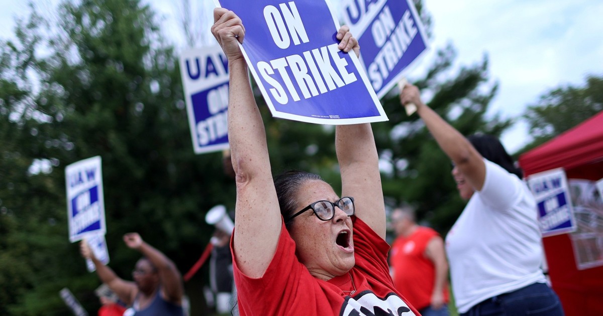 UAW strike expands to more GM, Stellantis centers