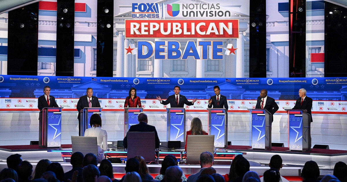 GOP contenders battle for spotlight at 2nd debate