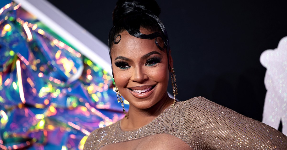 See the stars and style on the 2023 VMAs pink carpet!