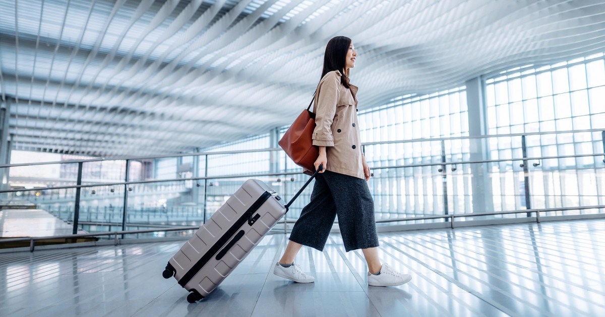 Holiday travel: When to book and when to fly to save money
