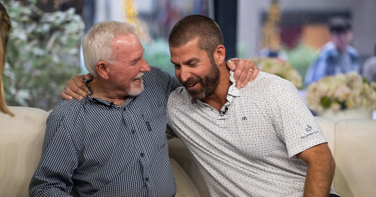 See pilot who suffered medical episode, hero passenger reunite