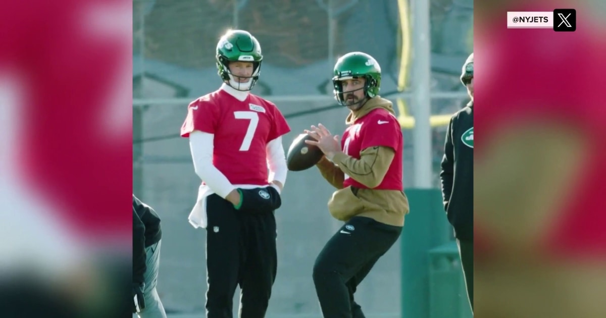 Aaron Rodgers returns to the practice field after Achilles surgery