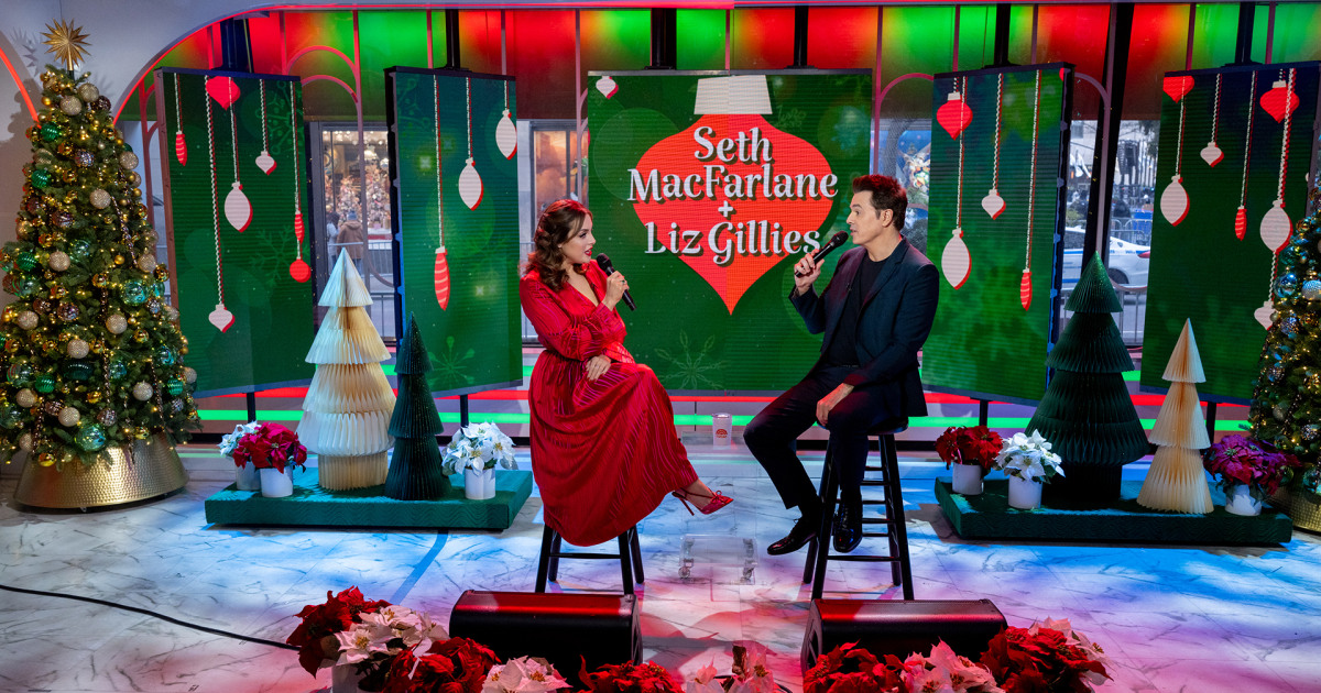 Seth MacFarlane, Liz Gillies sing ‘Rudolph the Red-Nosed Reindeer'