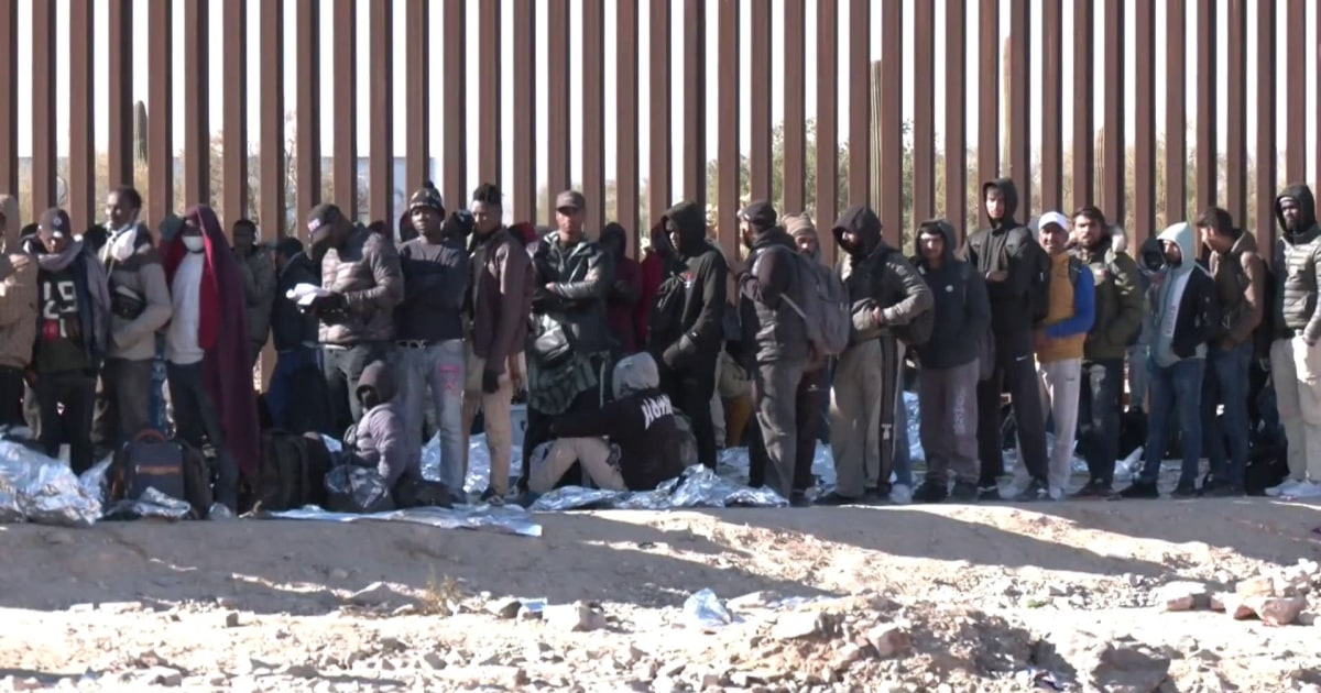 Appeals court orders Gov. Abbott to remove floating buoy barrier