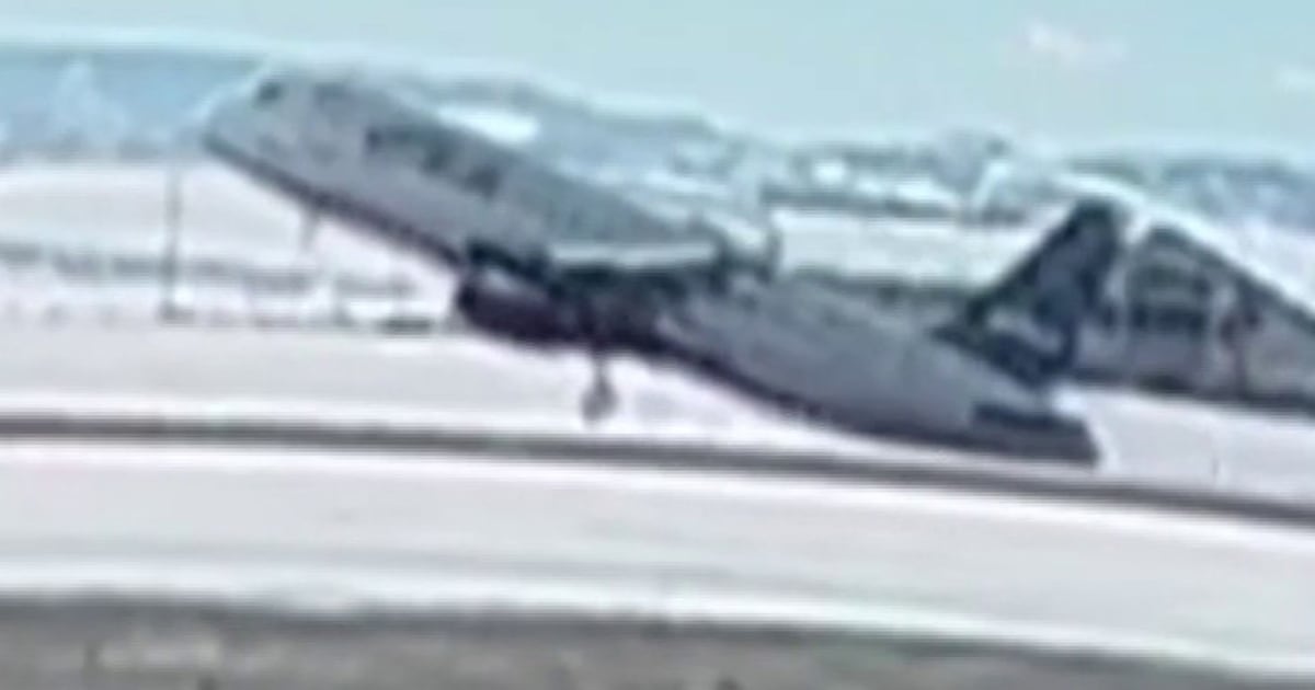 JetBlue flight slams tail into the ground to avoid inbound plane