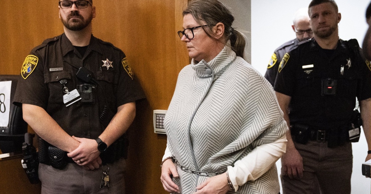 Trial of Jennifer Crumbley, mother of school shooter, begins