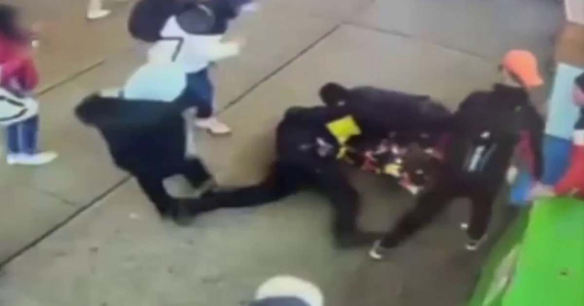 Video shows attack on NYPD officers by men outside migrant shelter