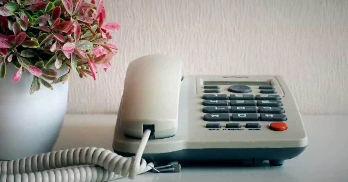 Phone companies phase out landlines in homes